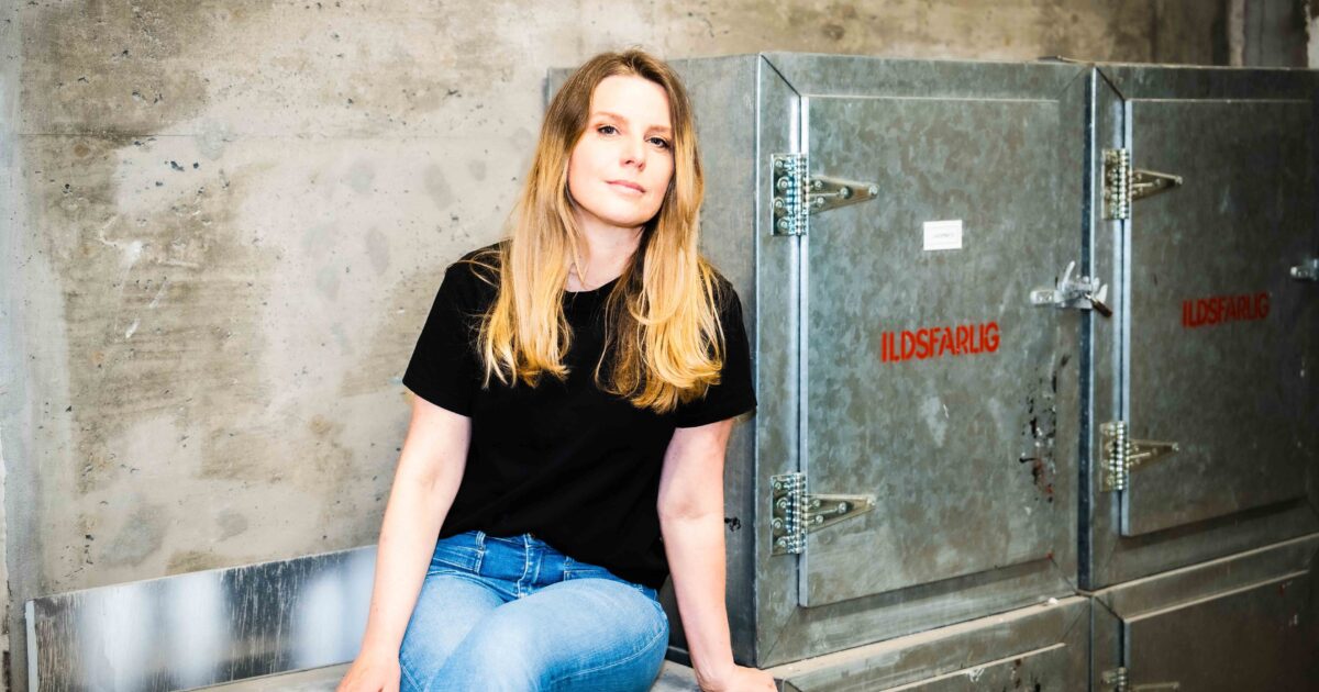 Hun sprenger formen og setter… | Institutt for journalistikk